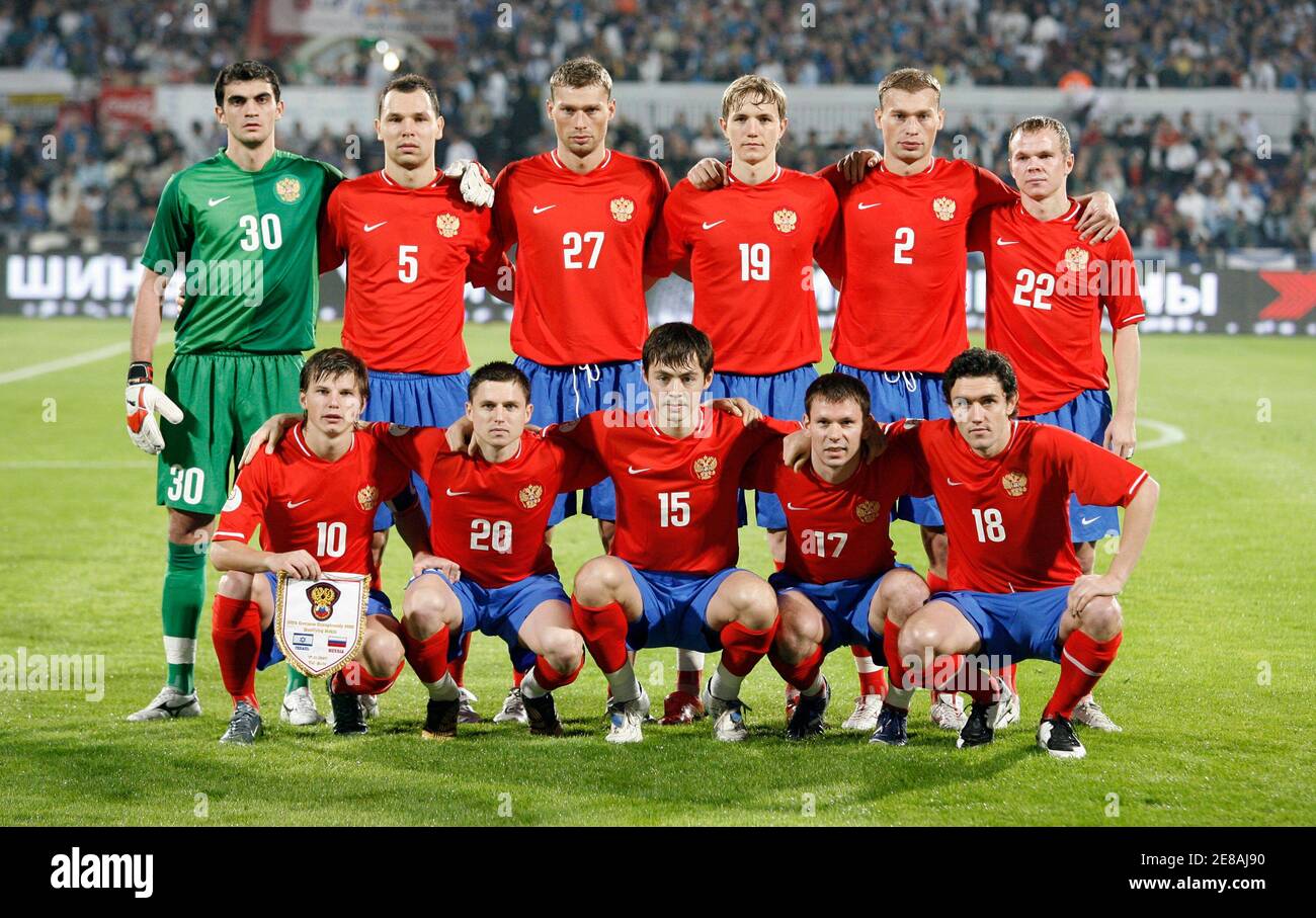 National soccer team poses group hi-res stock photography and images ...