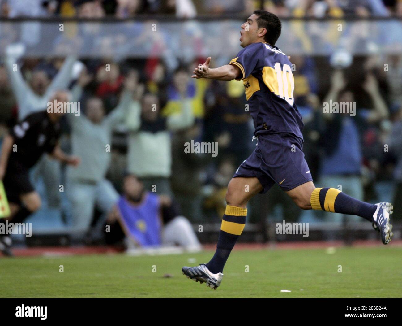 Juan roman riquelme boca juniors hi-res stock photography and images ...
