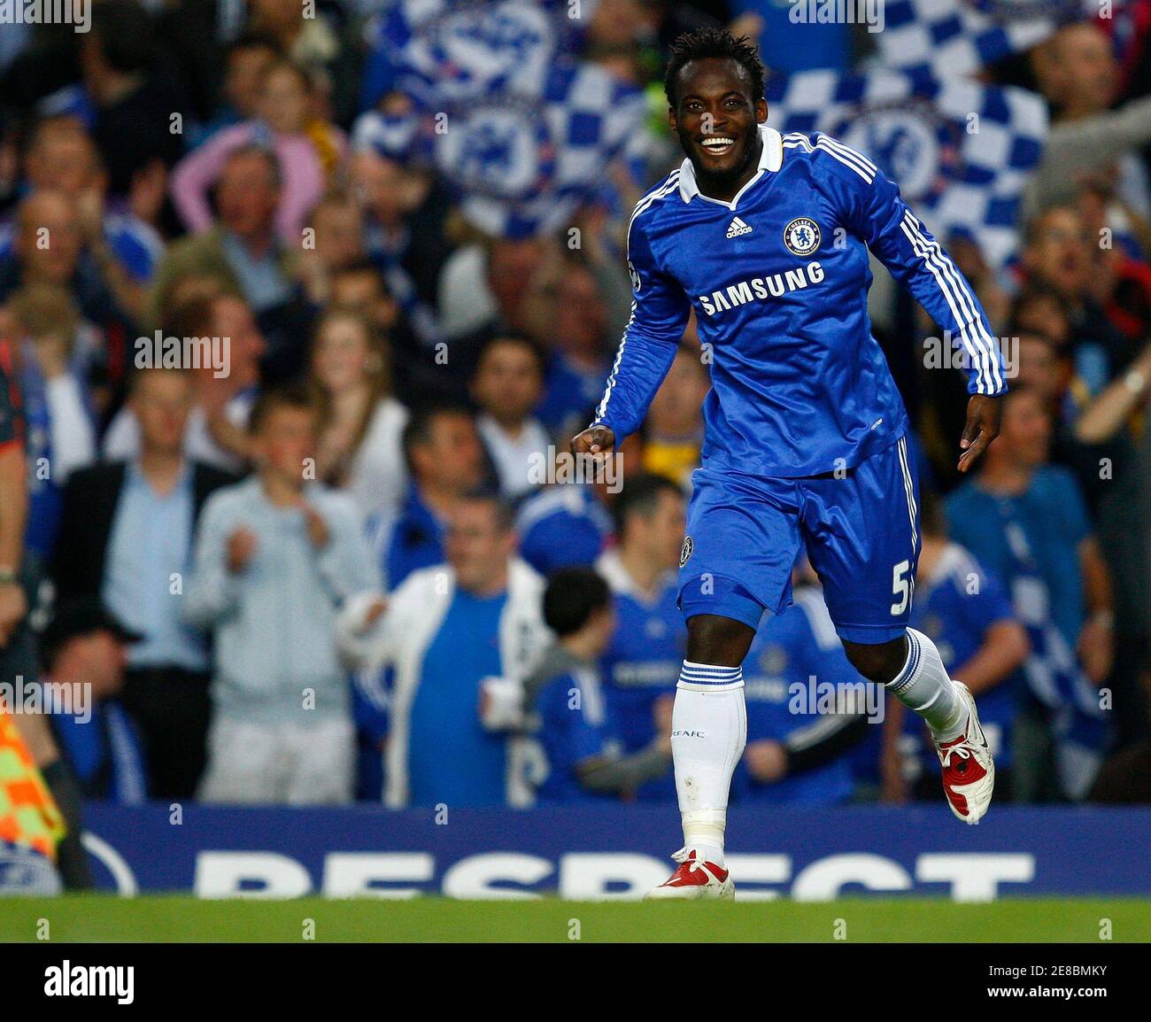 Essien barcelona goal hi-res stock photography and images - Alamy