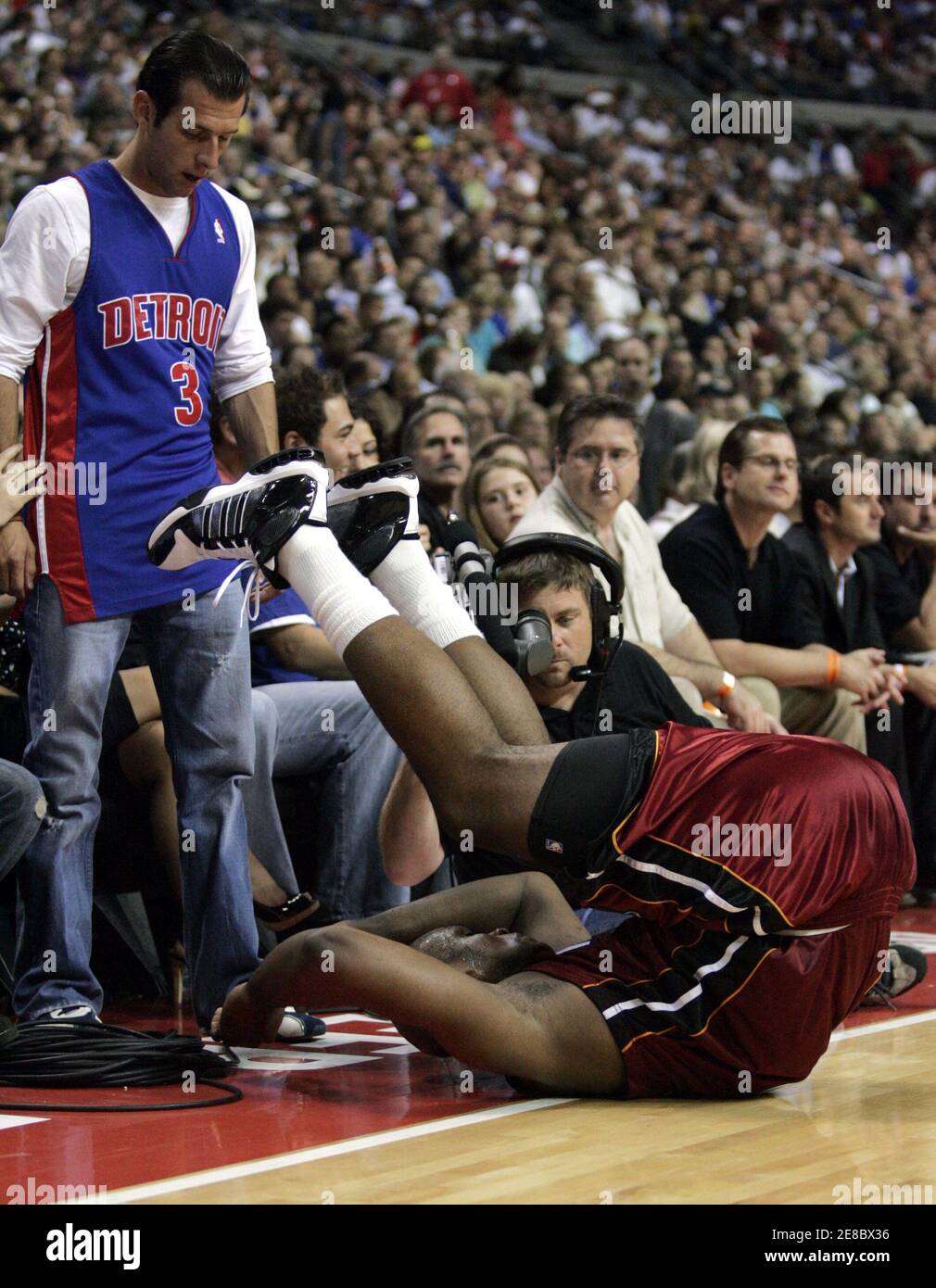 Front row basketball game hi-res stock photography and images - Alamy