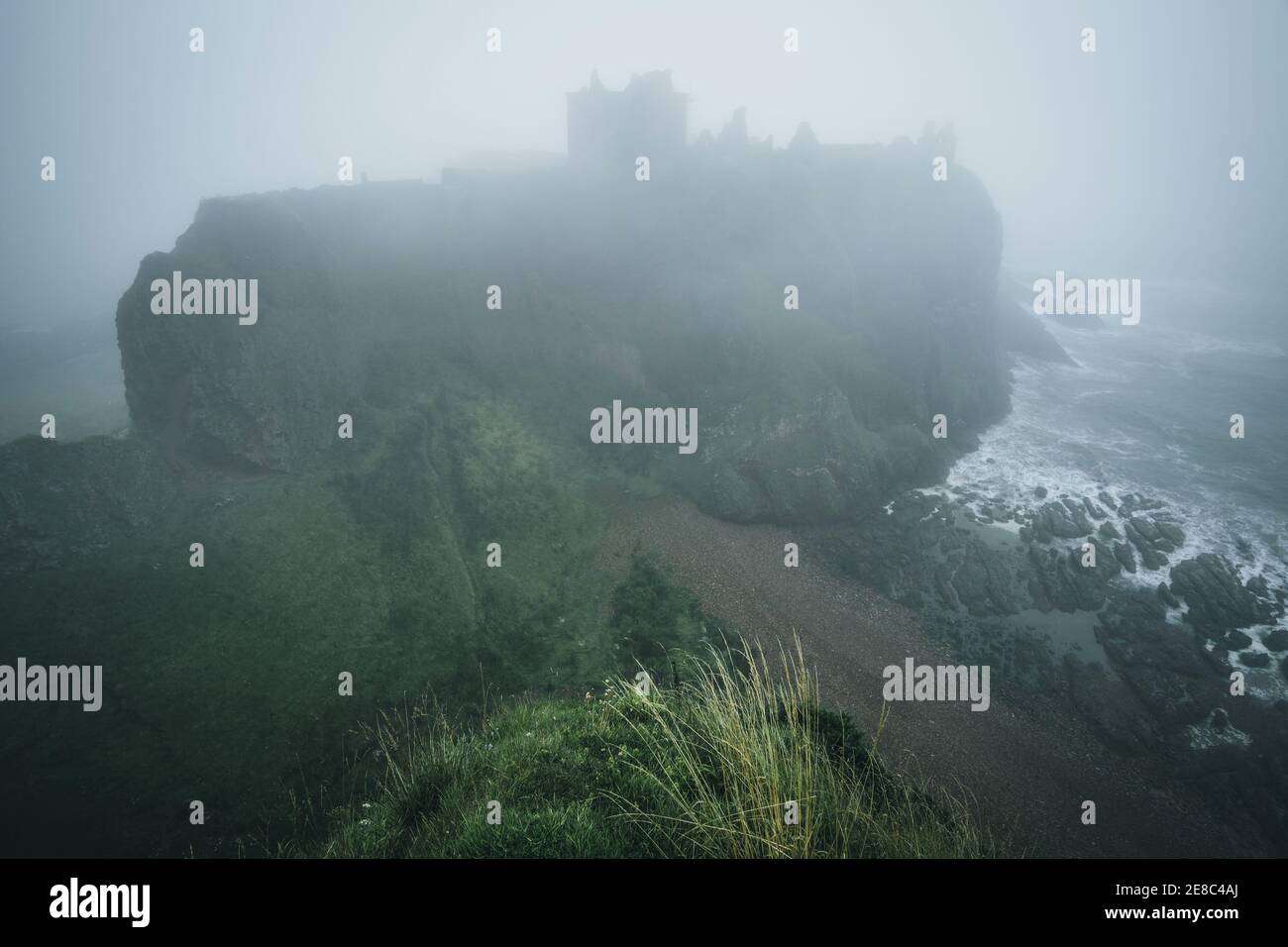 Lord of the rings castle hi-res stock photography and images - Alamy
