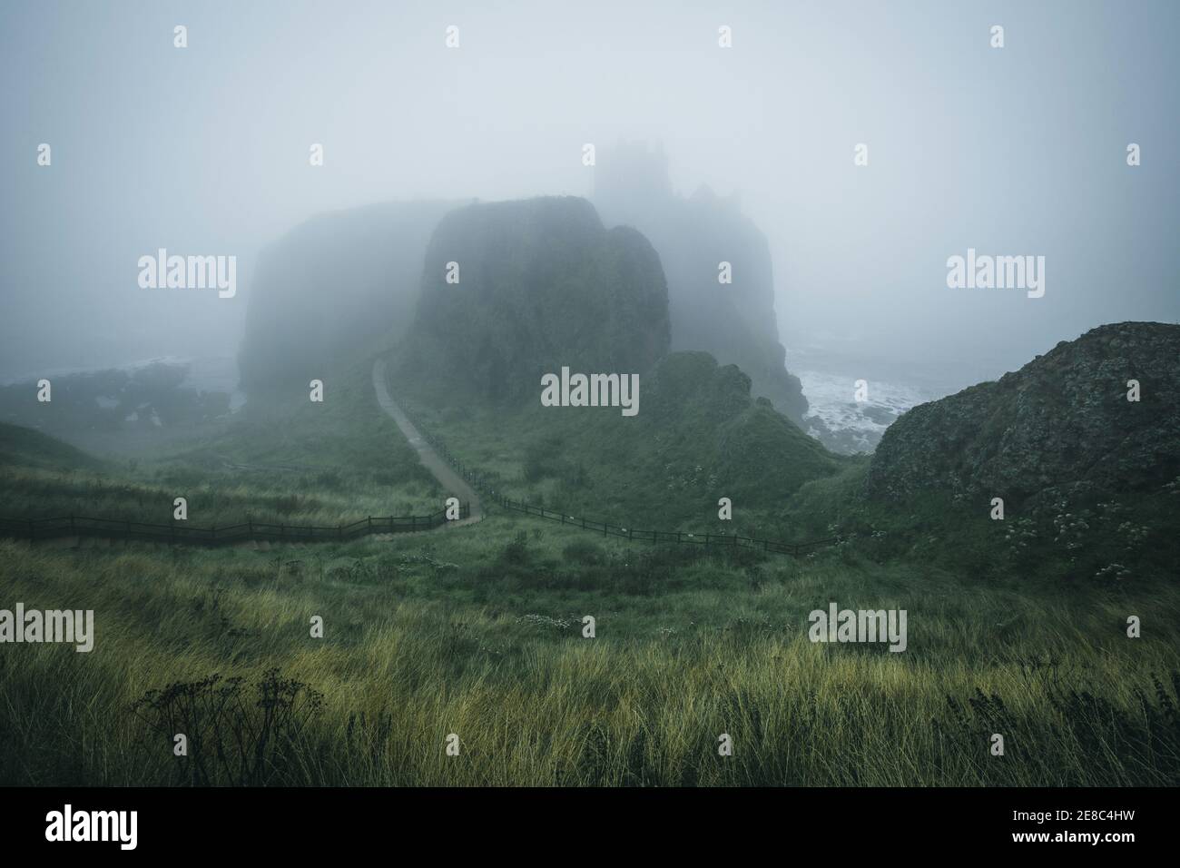 Lord of the rings castle hi-res stock photography and images - Alamy