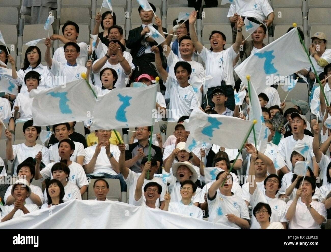 Two flags stadium hi-res stock photography and images - Alamy