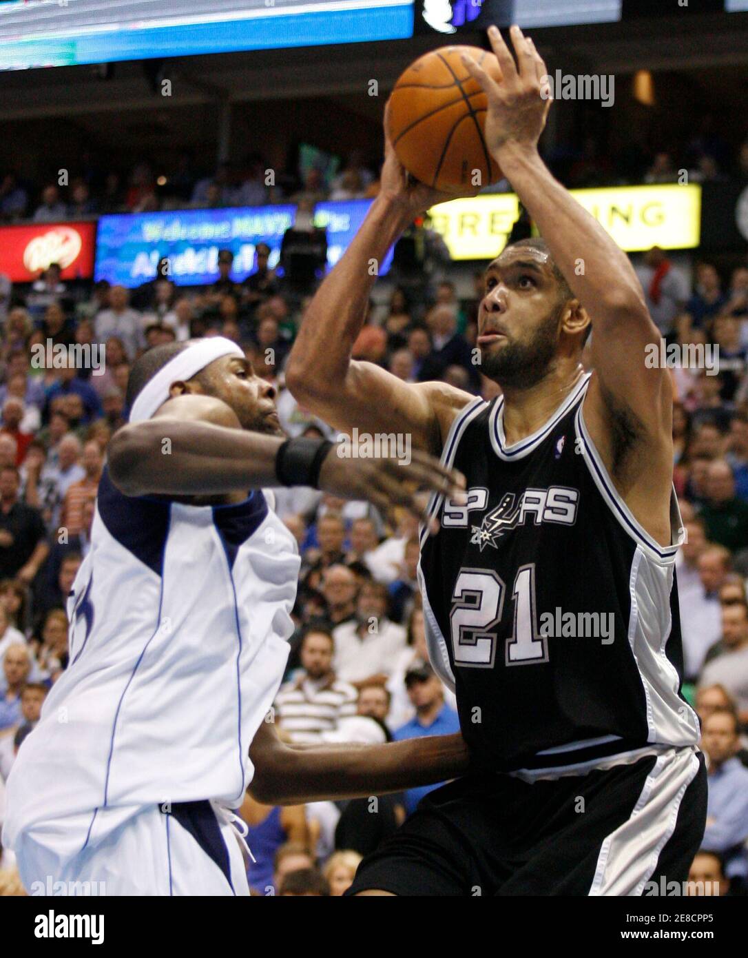 Dallas mavericks center brendan haywood hi-res stock photography and ...