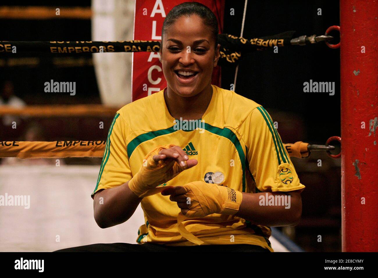 Laila ali boxing ring hi-res stock photography and images - Alamy