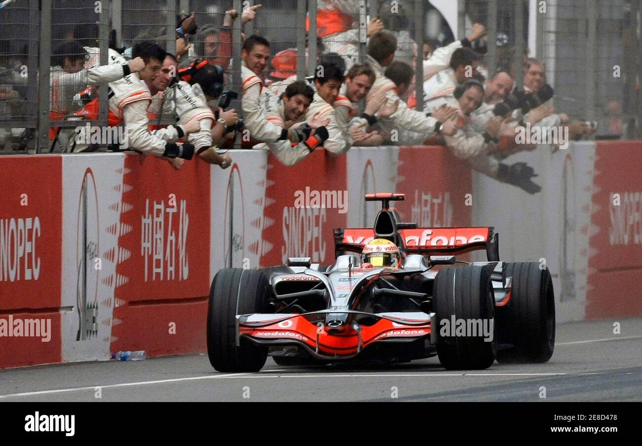 F1 pit crew hi-res stock photography and images - Alamy