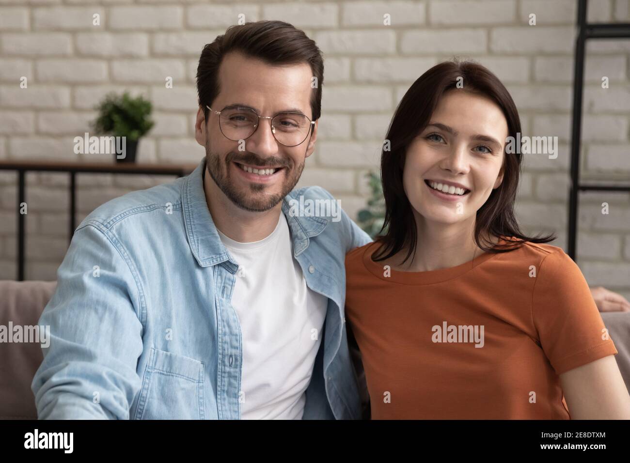 Video call family portrait hi-res stock photography and images - Alamy