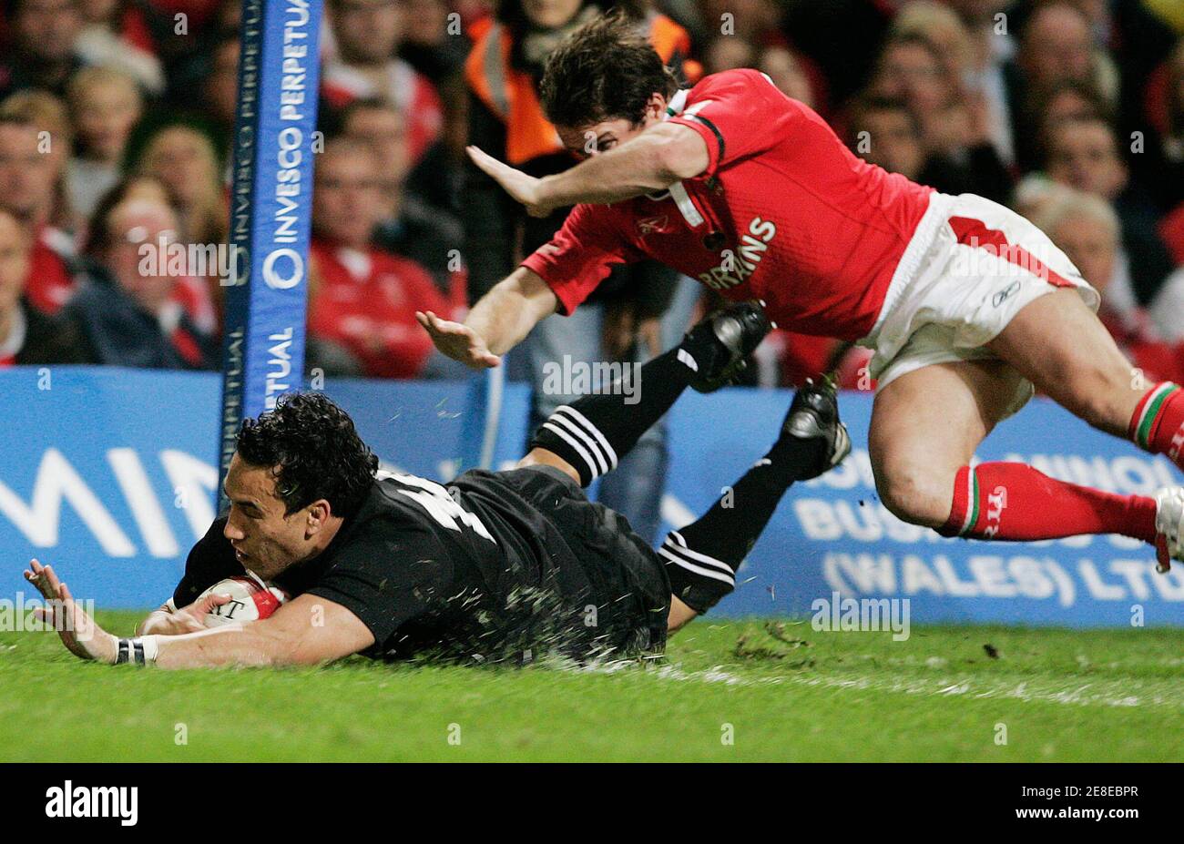 Ian williams rugby hi-res stock photography and images - Alamy