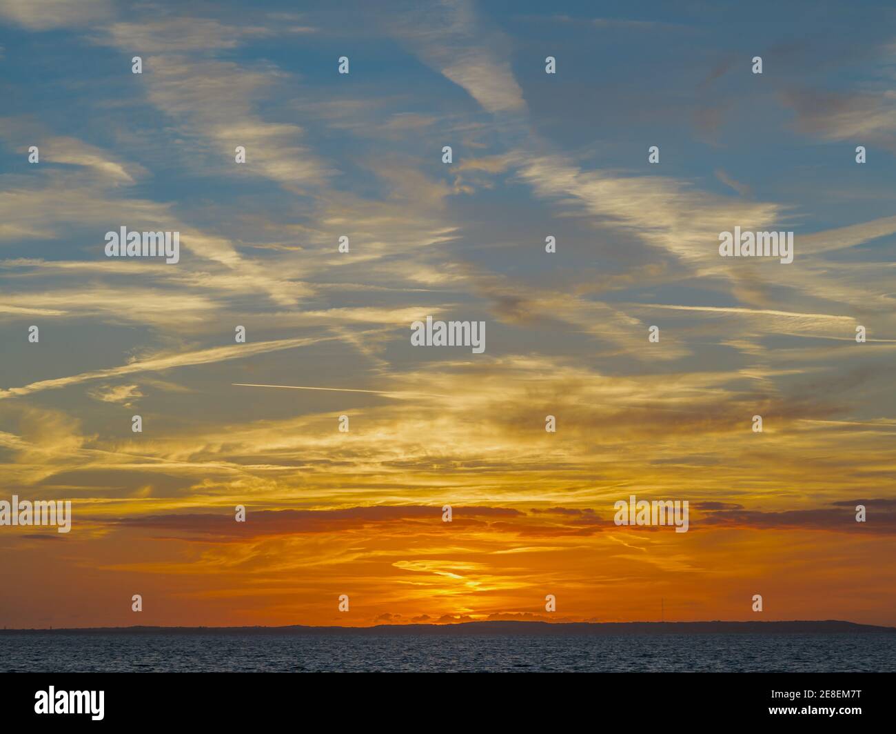 Striking beautiful sunset hi-res stock photography and images - Alamy