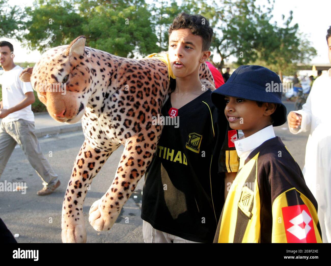 Saudi arabian football team saudi hi-res stock photography and images ...