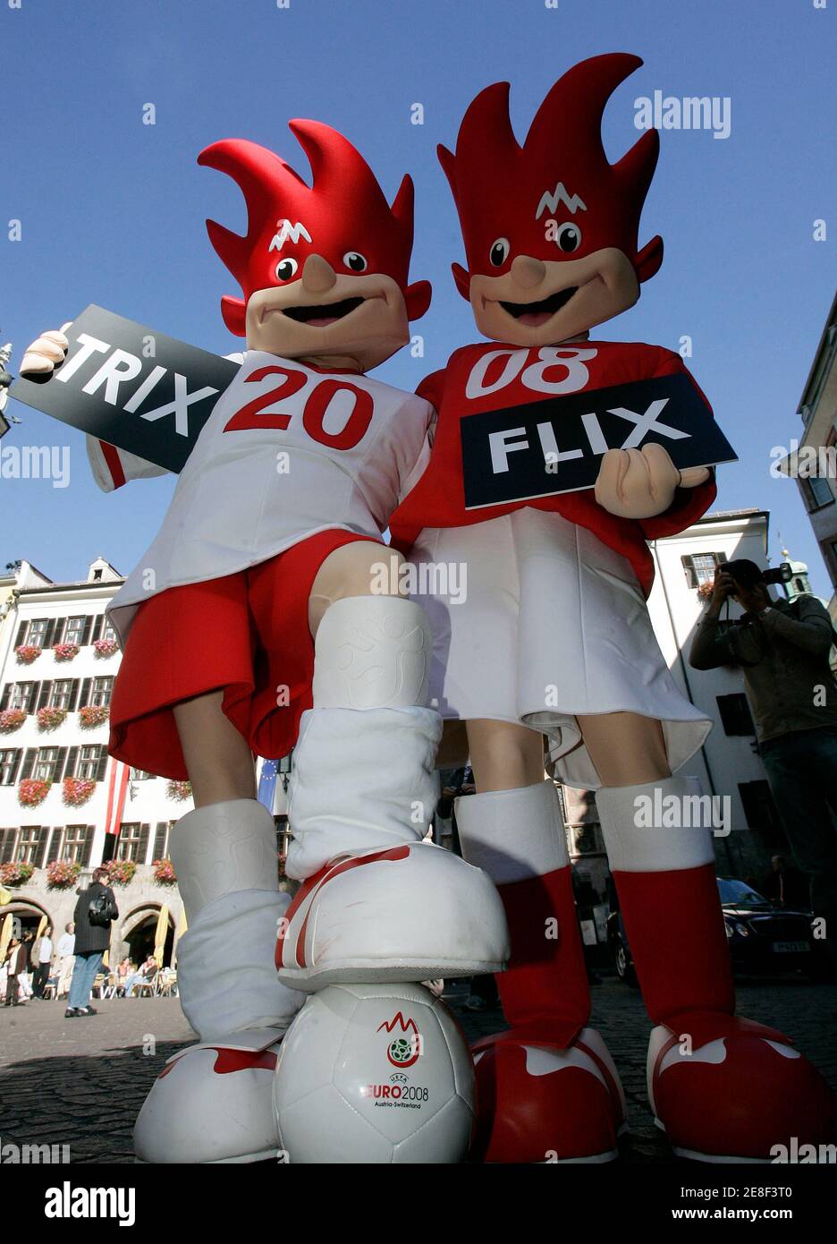 Soccer mascots hi-res stock photography and images - Alamy