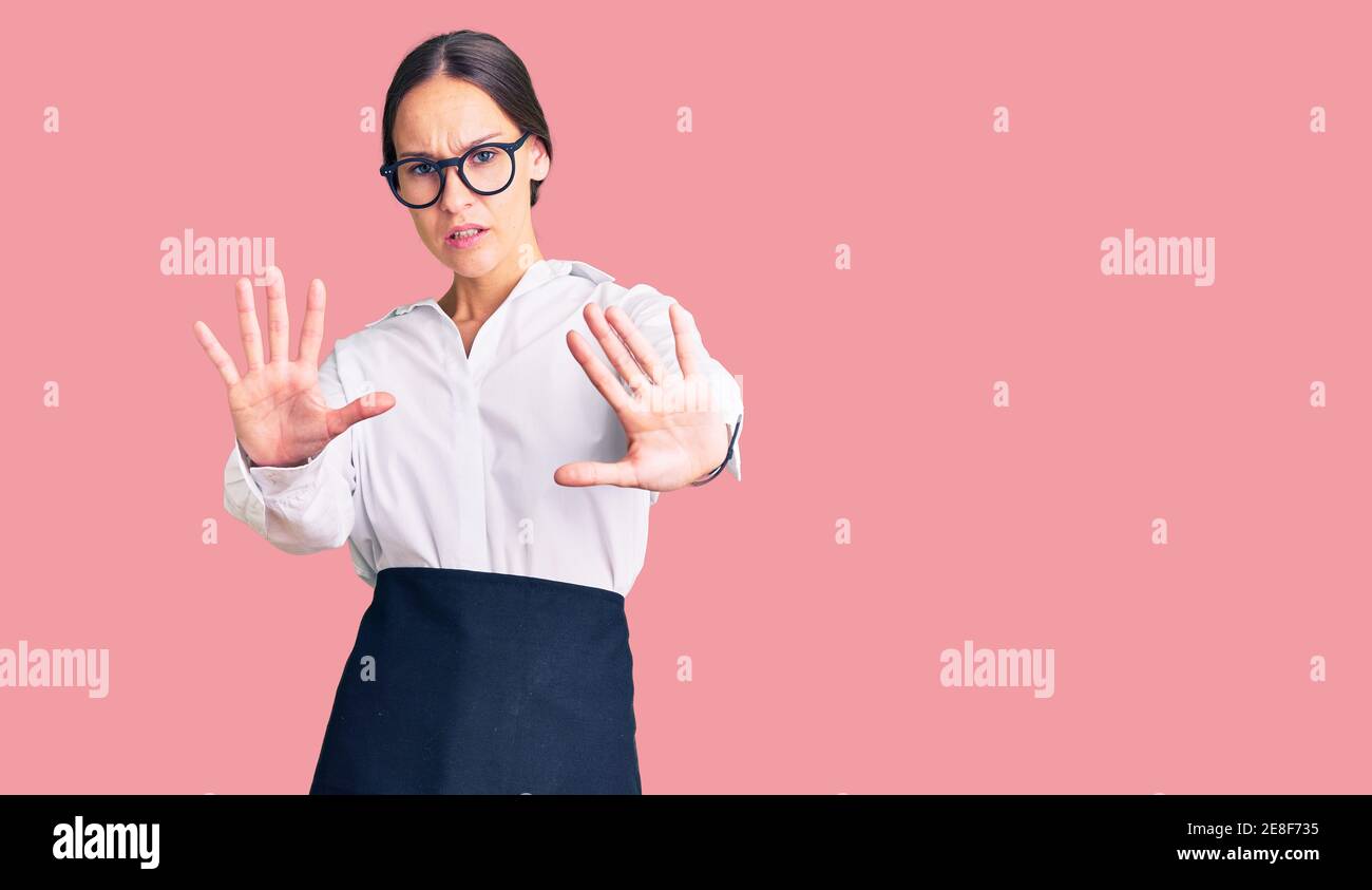 Waitress restaurant angry hi-res stock photography and images - Alamy