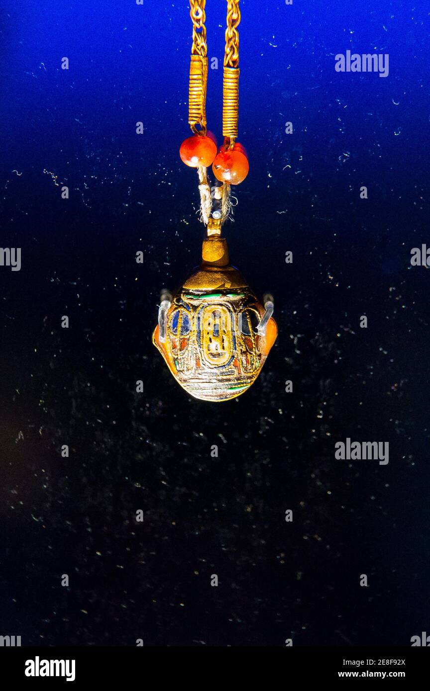Ancient egyptian art heart hi-res stock photography and images - Alamy
