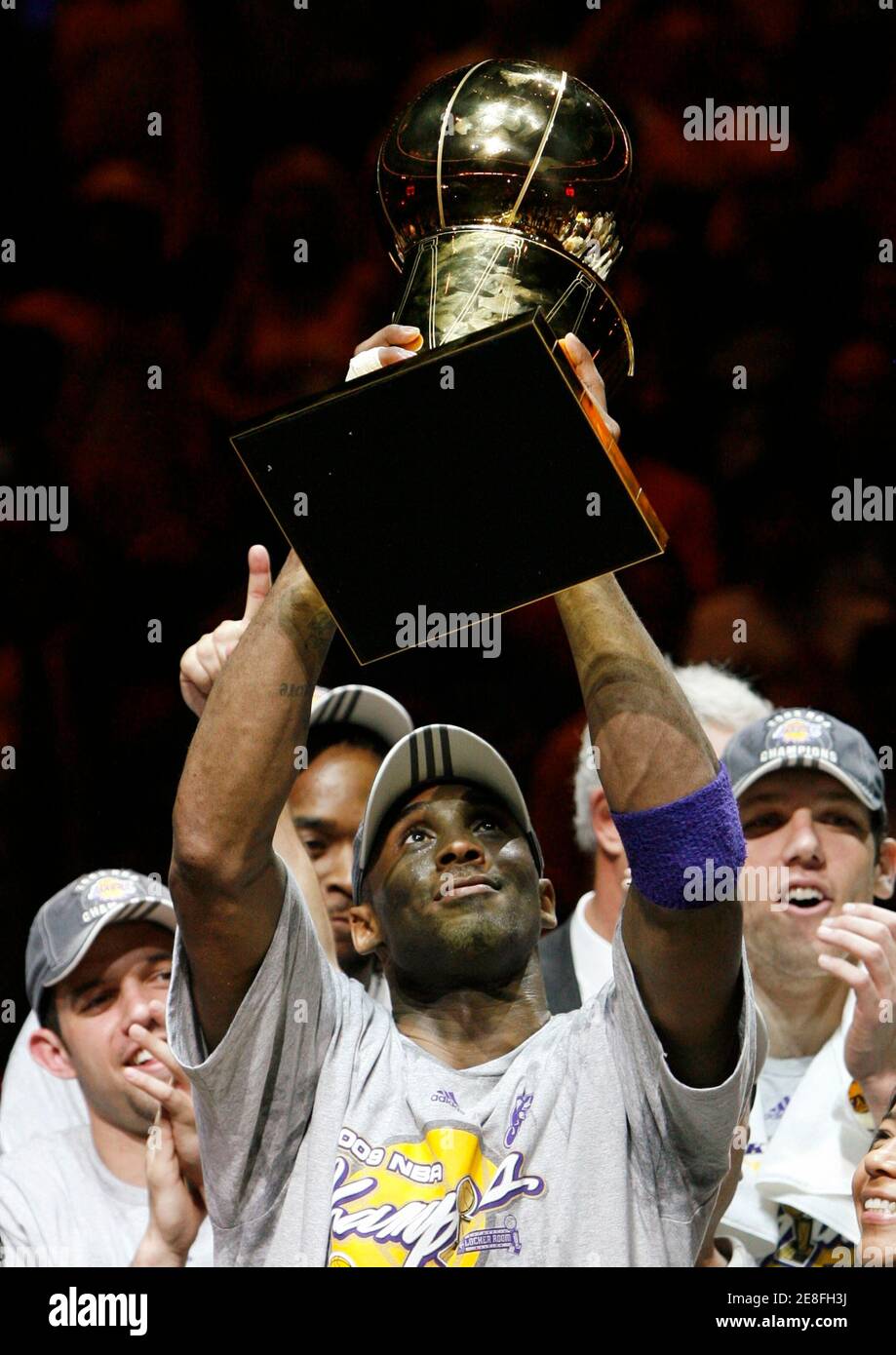 Kobe bryant nba championship trophy hi-res stock photography and images ...