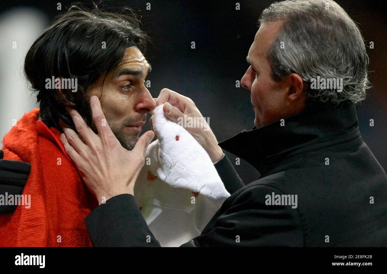 Real madrid doctor hi-res stock photography and images - Alamy