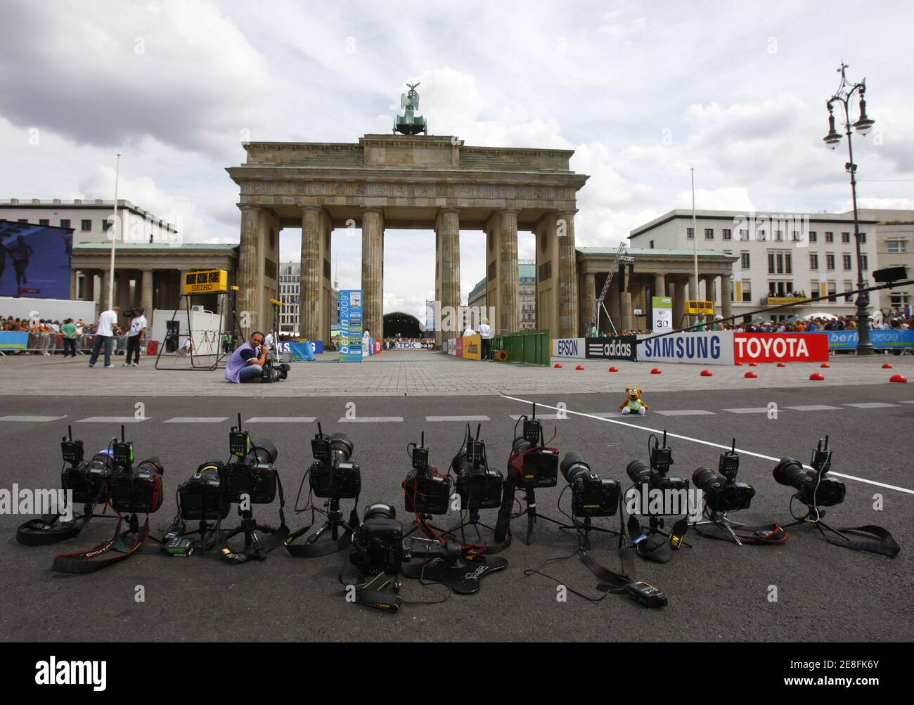 Marathon Gate High Resolution Stock Photography and Images - Alamy