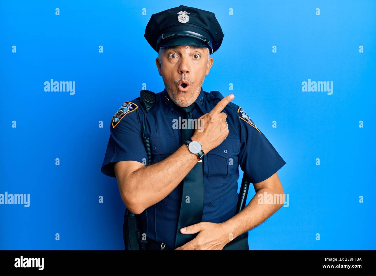 Man police officer pointing thumb hi-res stock photography and images ...
