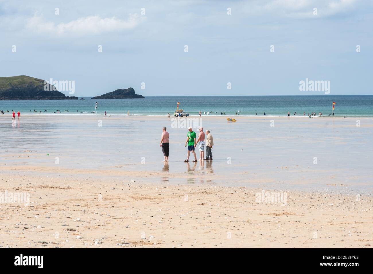 Newquay beach in summer cornwall hi-res stock photography and images ...