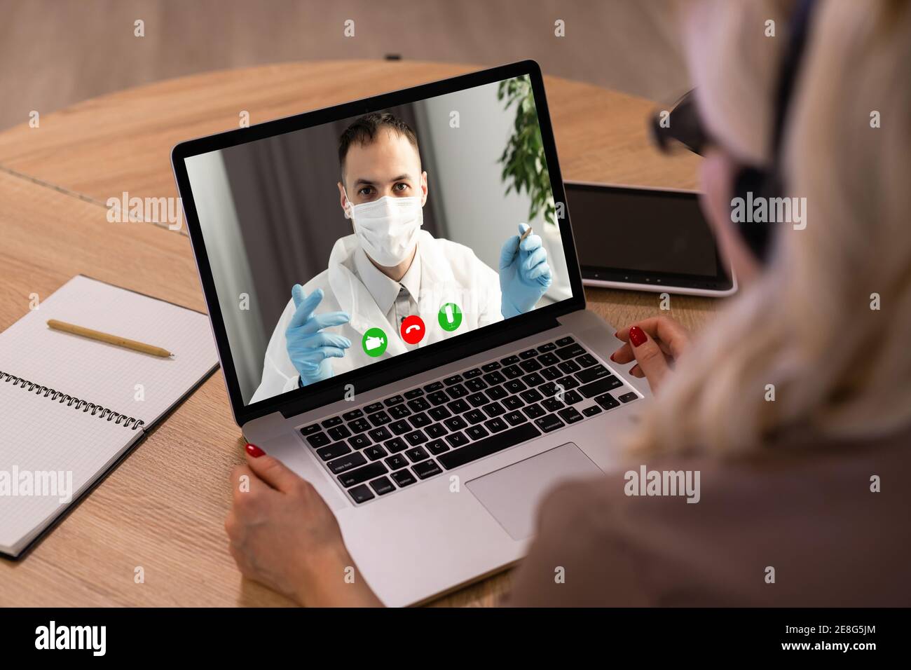 Facetime doctor hi-res stock photography and images - Alamy