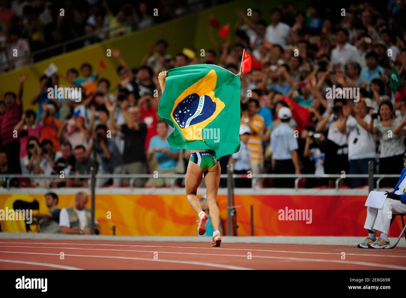 Long jump athletics hi-res stock photography and images - Alamy