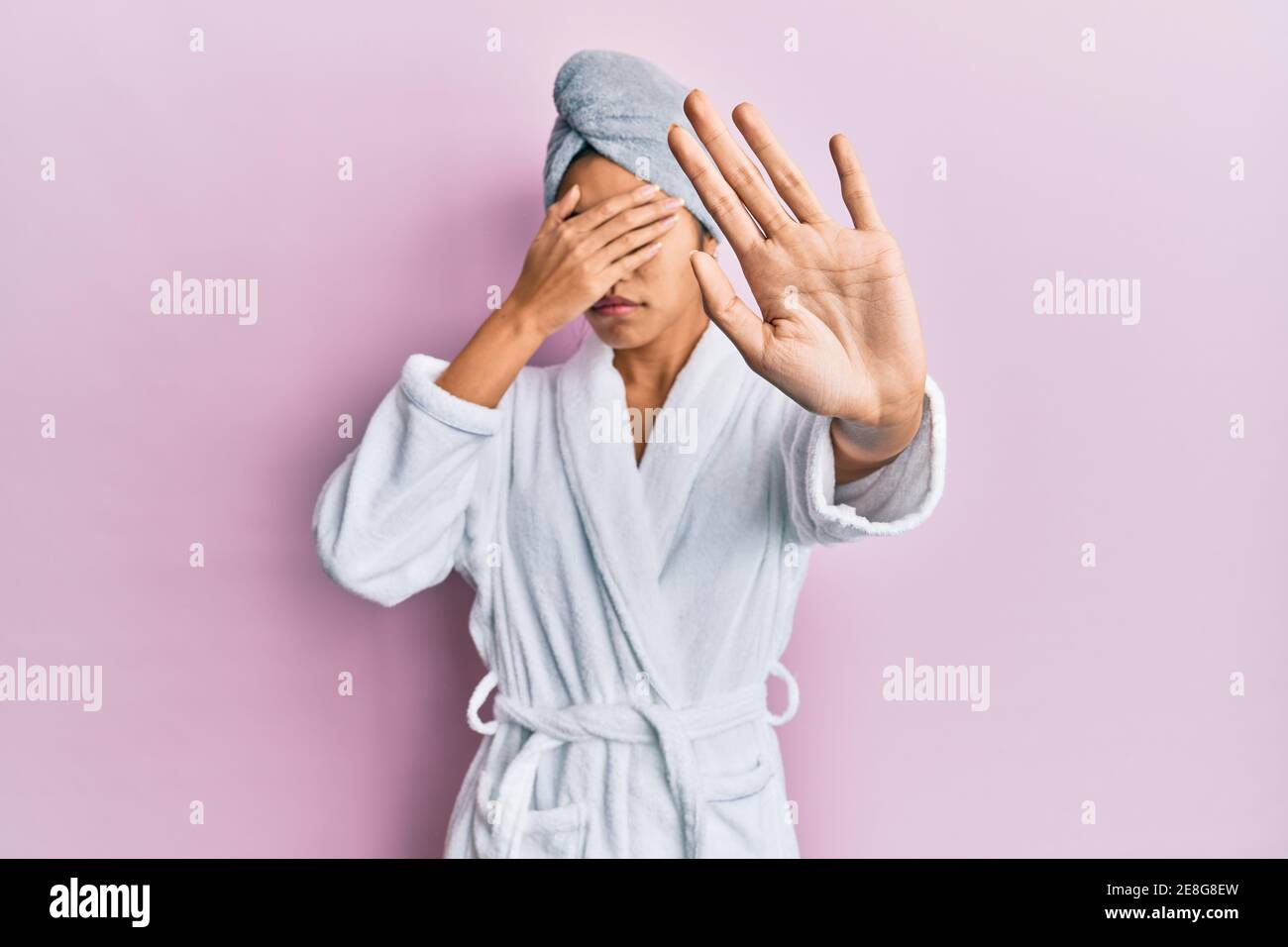 Young woman towel embarrassed hi-res stock photography and images - Alamy