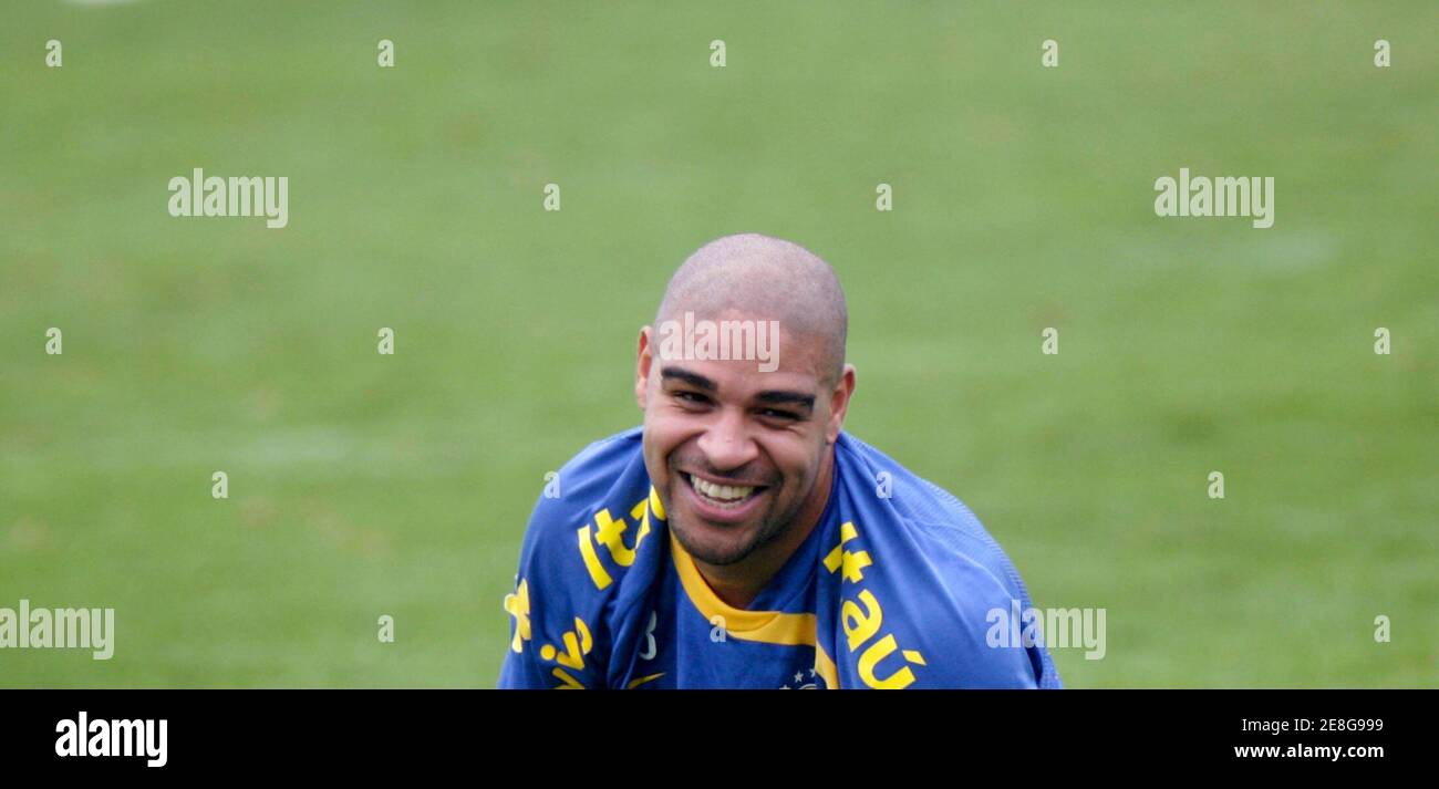 Brazilian soccer player adriano hi-res stock photography and images - Alamy