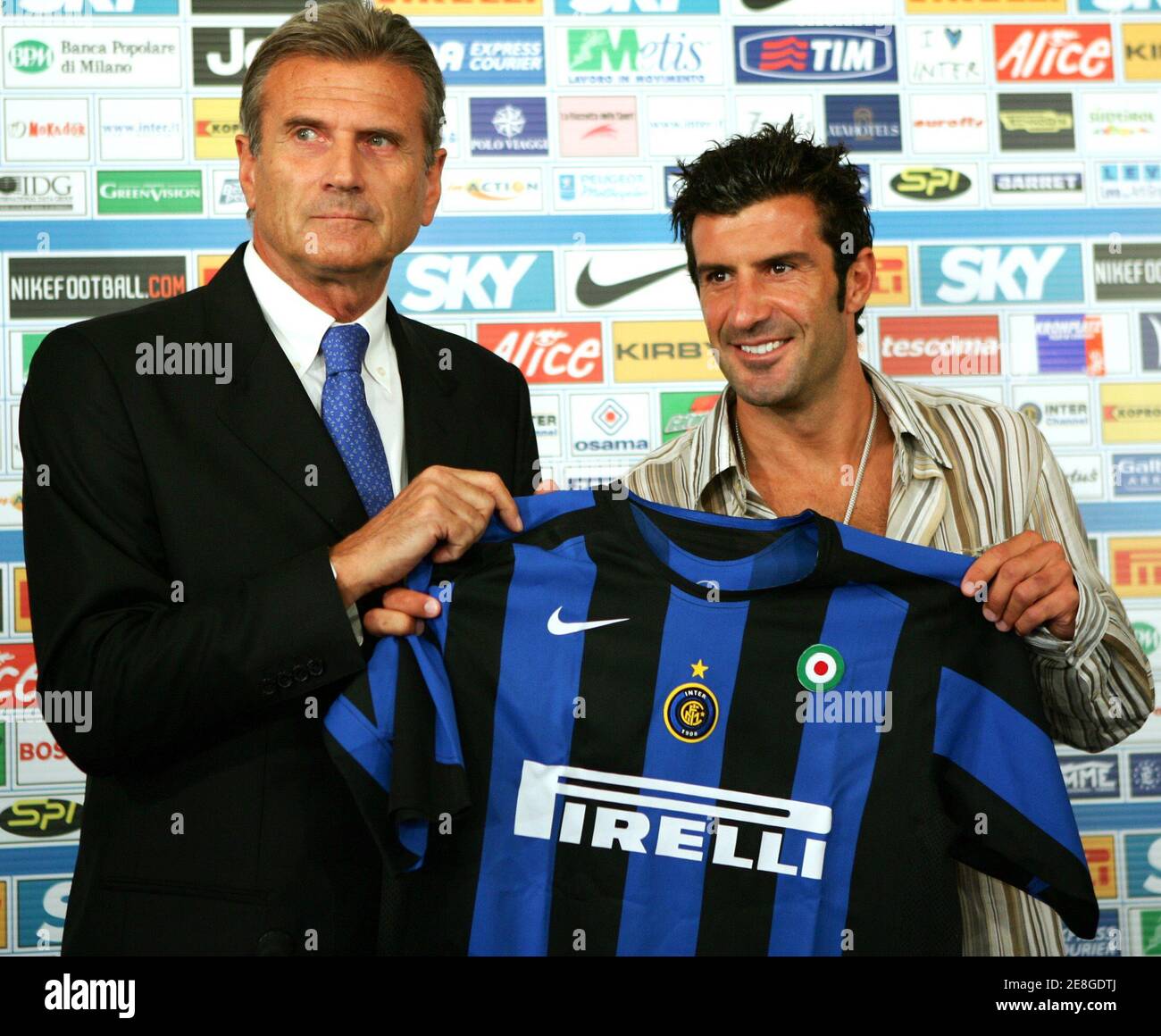 Luis figo old real madrid hi-res stock photography and images - Alamy