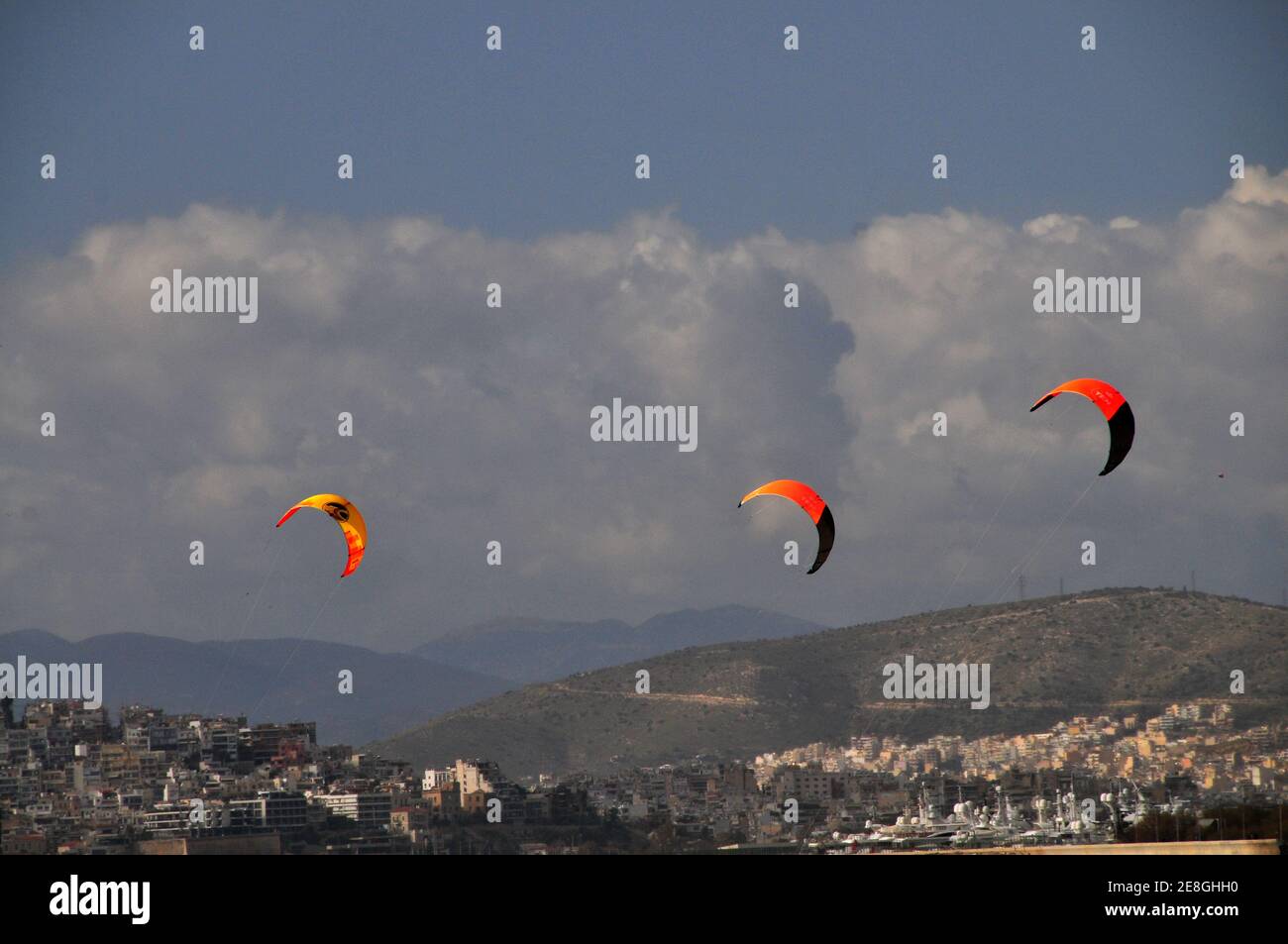 Windy day kite hi-res stock photography and images - Alamy