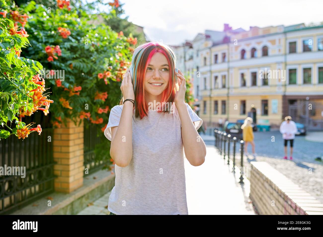 Teen dyed hair portrait hi-res stock photography and images - Alamy