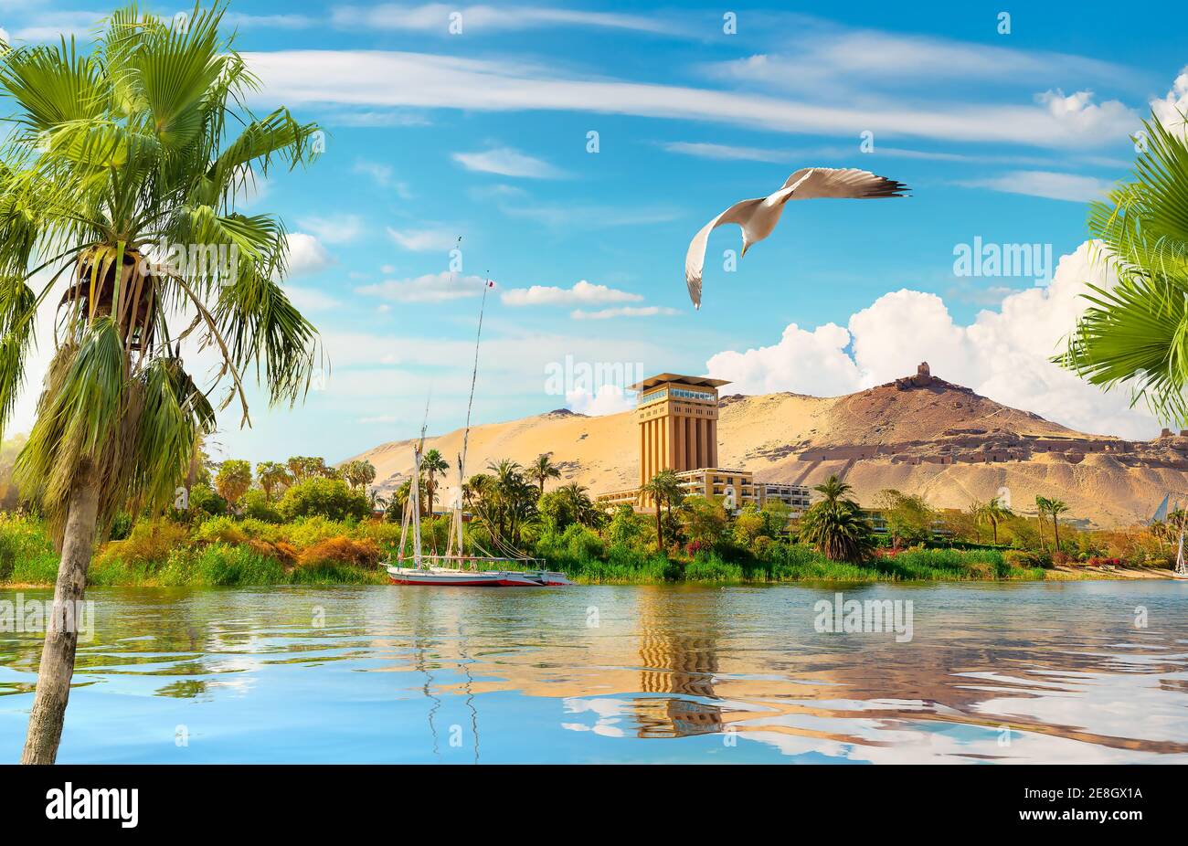 Ancient egyptian nile river boats hi-res stock photography and images ...