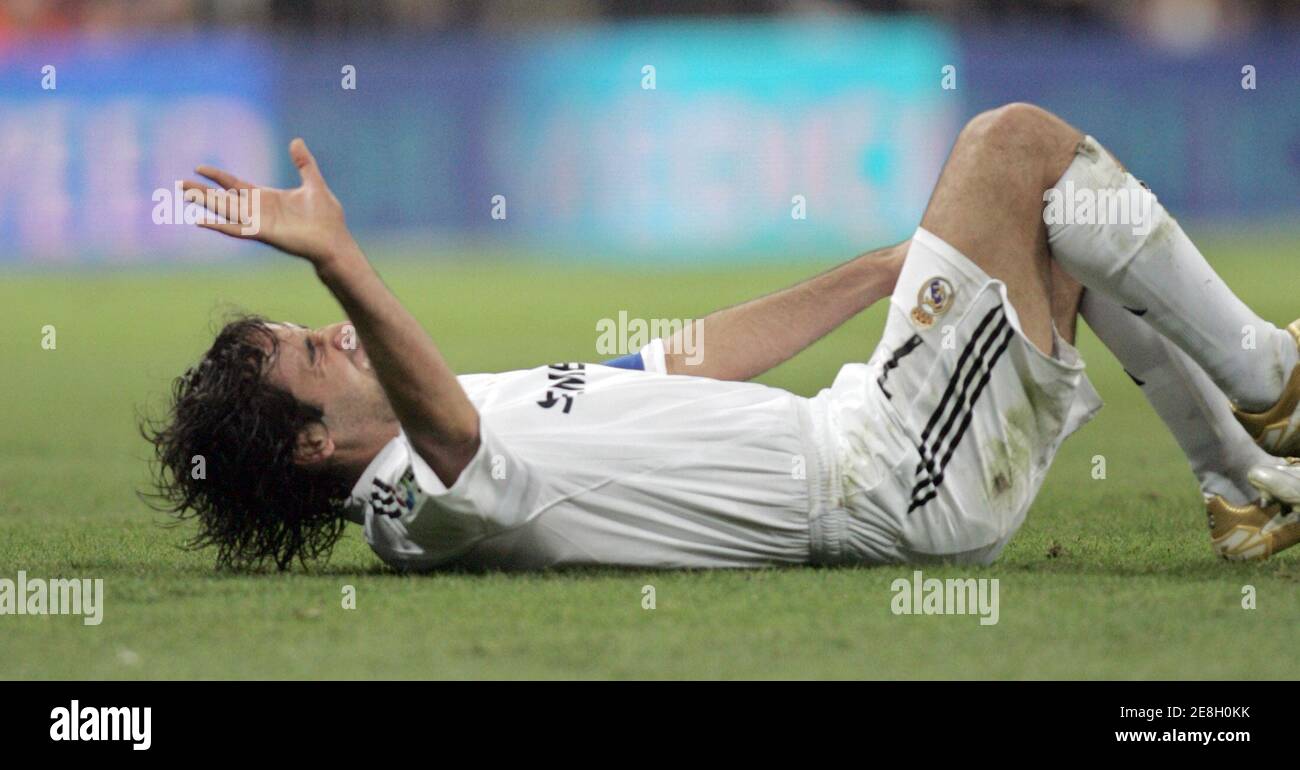 Spanish soccer player raul gonzalez hi-res stock photography and images ...