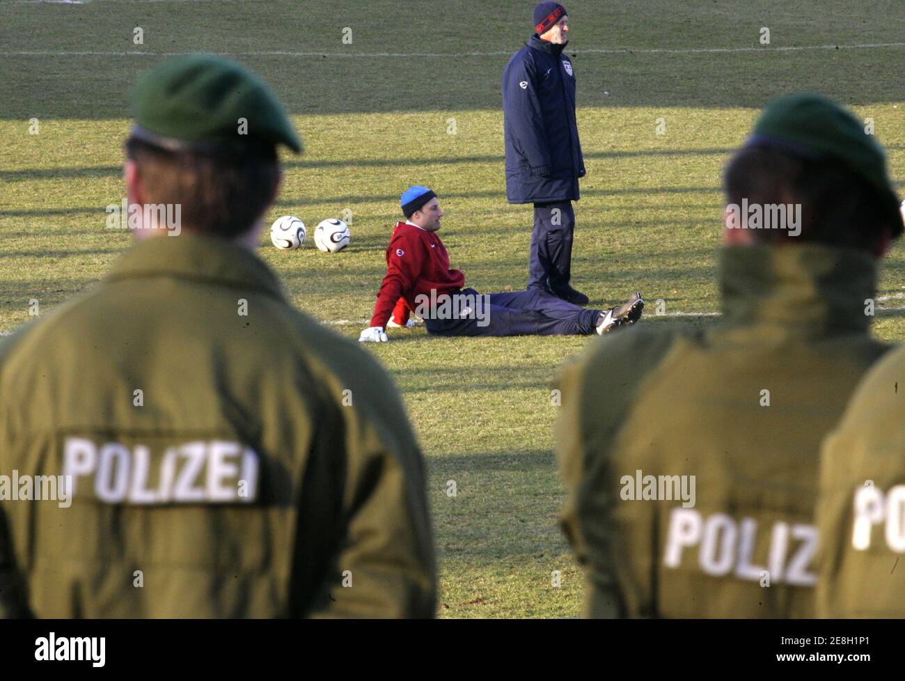 Friendly police officers u s hi-res stock photography and images - Alamy