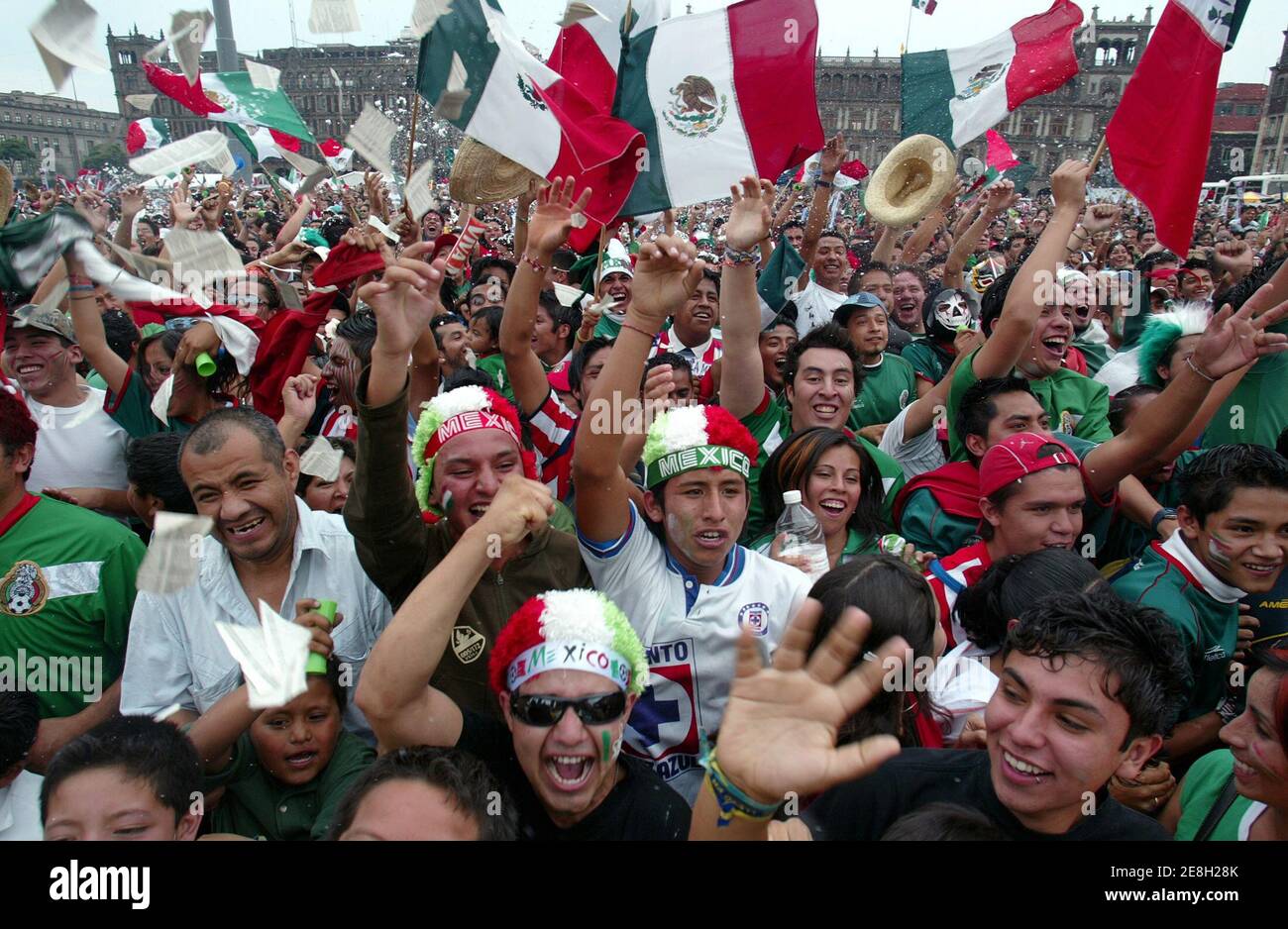 Mexico fans watching the match hi-res stock photography and images - Alamy