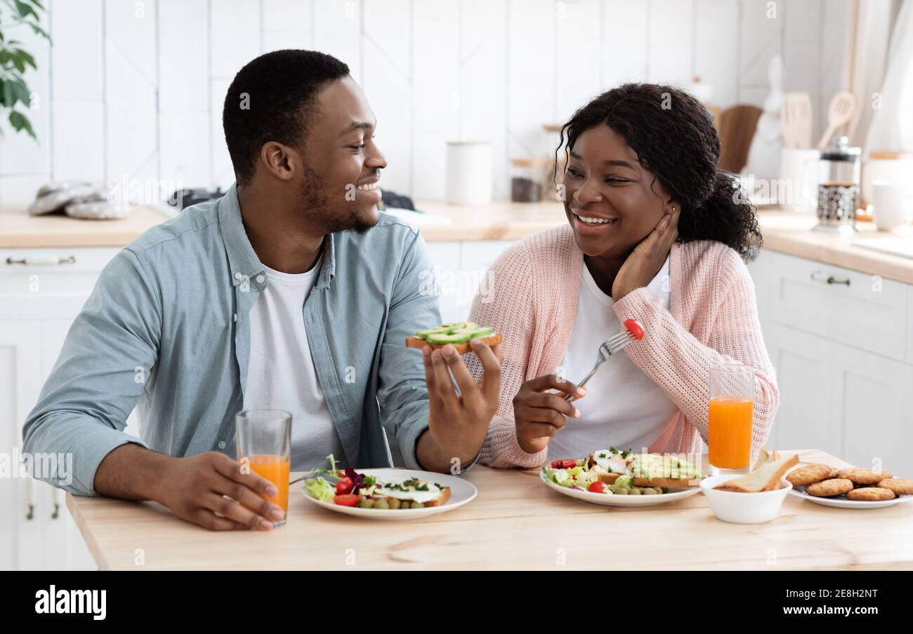 African family eating breakfast hi-res stock photography and images - Alamy