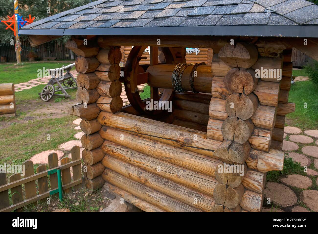 Wooden well carved roof hi-res stock photography and images - Alamy