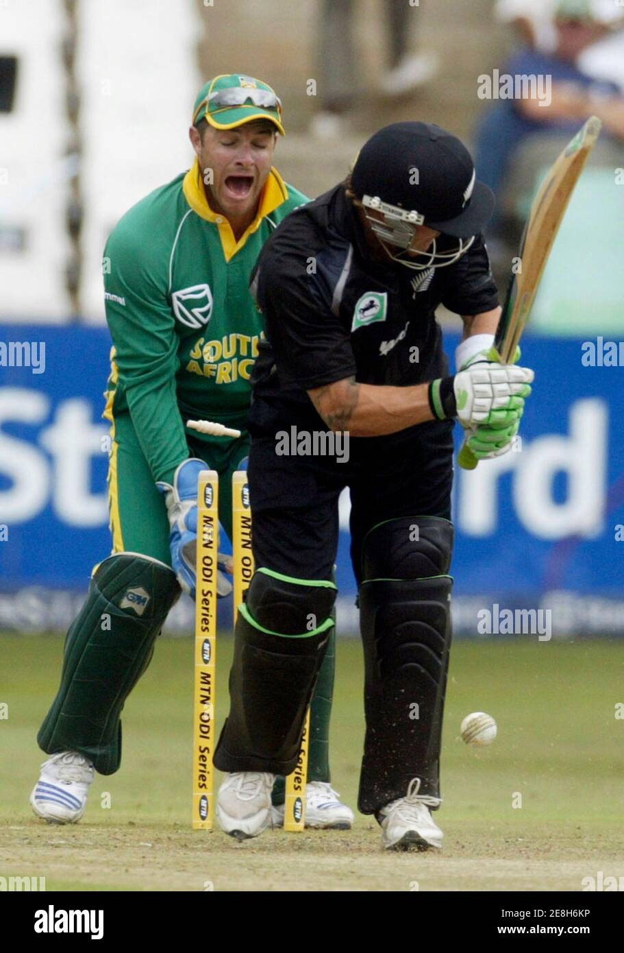 South african wicket keeper mark hi-res stock photography and images ...