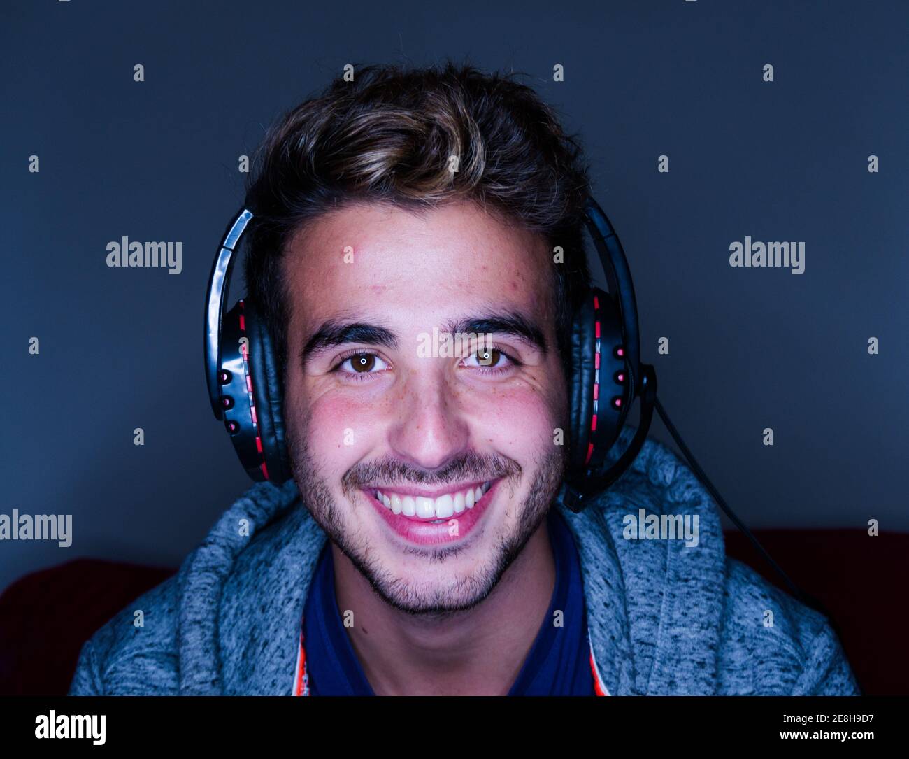 Lean on desk hi-res stock photography and images - Alamy