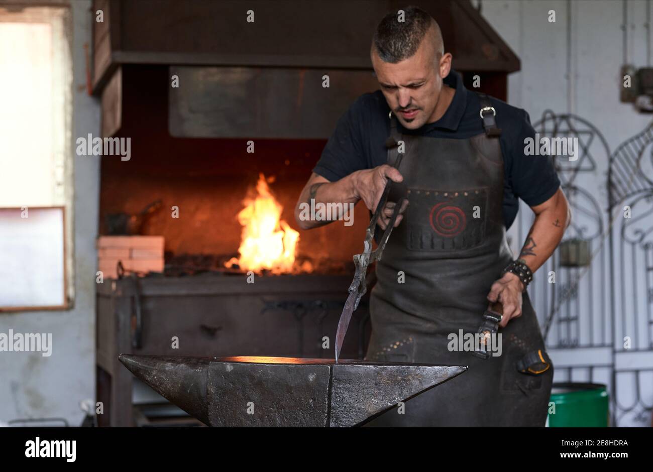 Metal hammer strike hi-res stock photography and images - Alamy