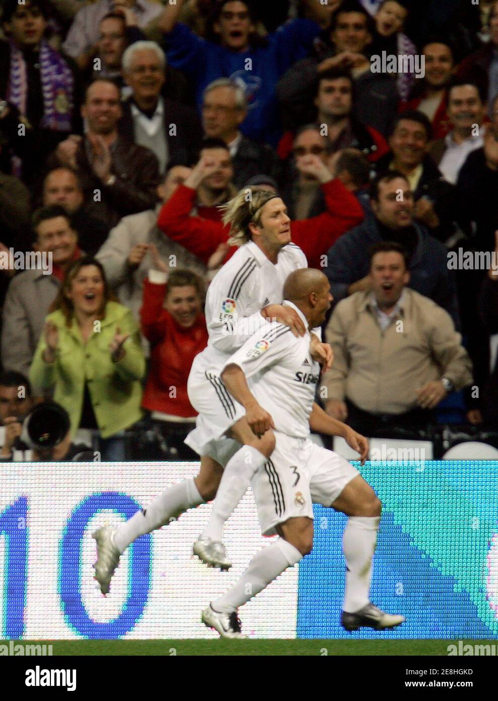 Real madrids david beckham and roberto carlos hi-res stock photography ...