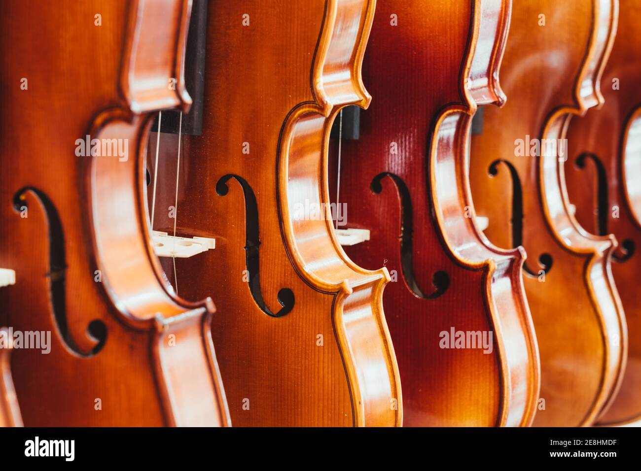 Violins shelf hi-res stock photography and images - Alamy