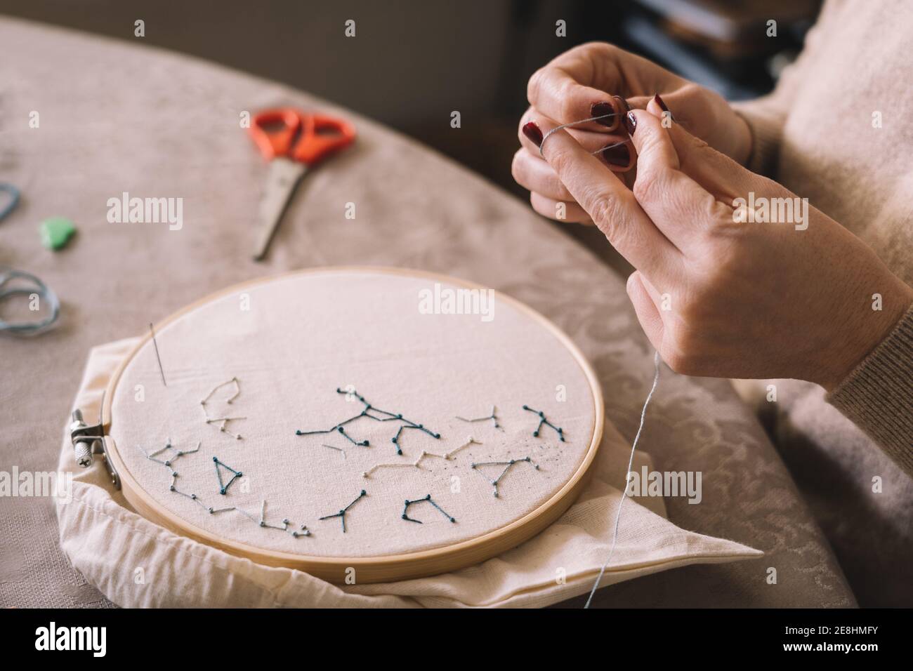 Woman needle threading studio hi-res stock photography and images - Alamy