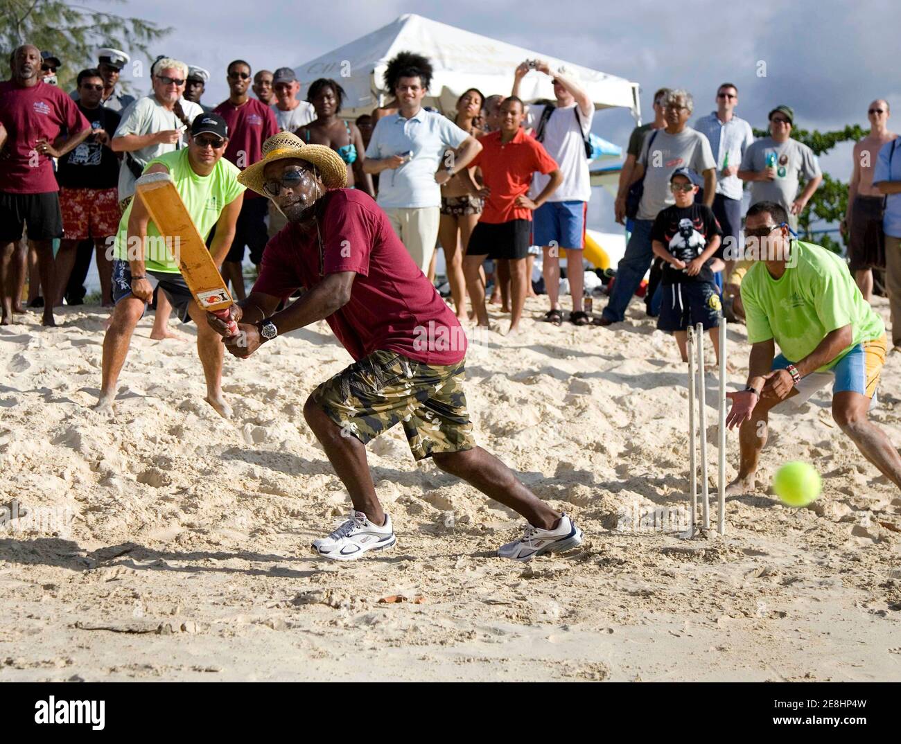 Celebrity beach hi-res stock photography and images - Alamy