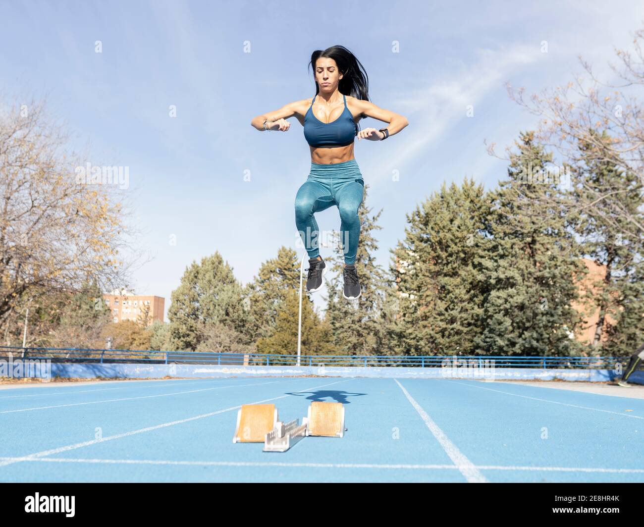 Female sprinter starting block hi-res stock photography and images - Alamy