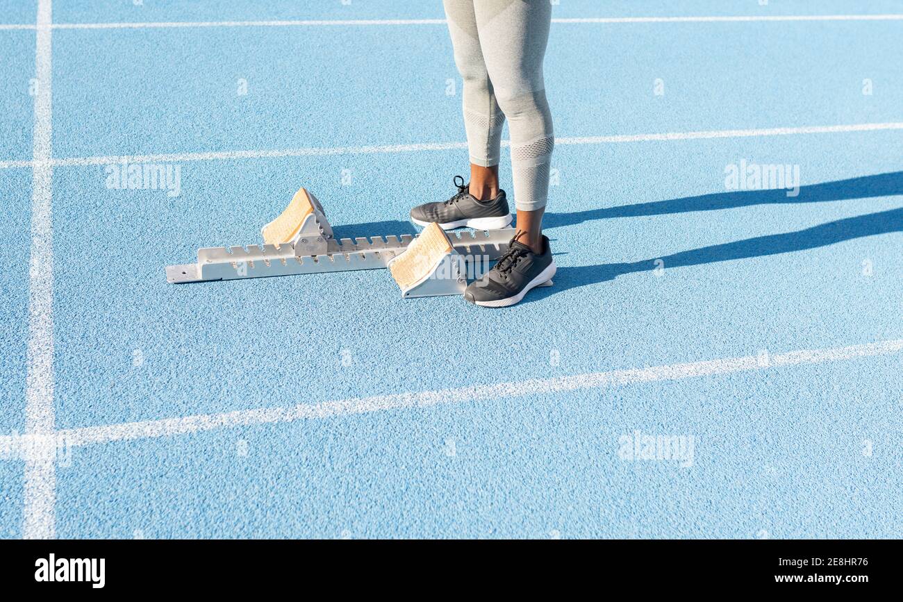 Track and field start leg hi-res stock photography and images - Alamy