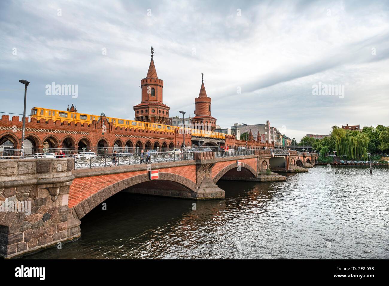 Yellow S-Bahn on the Oberbaum Bridge between Kreuzberg and ...