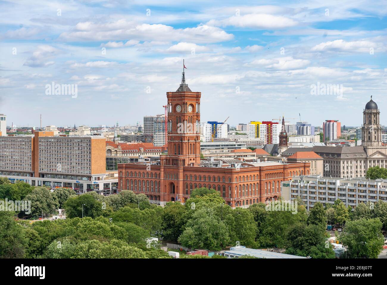 Rotes rathaus hi-res stock photography and images - Alamy