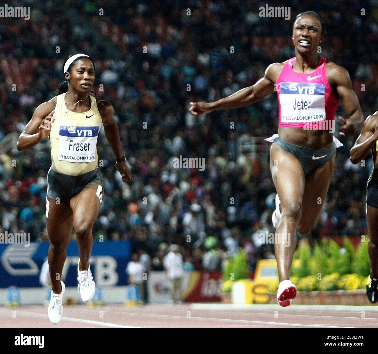 Carmelita jeter finish line hi-res stock photography and images - Alamy