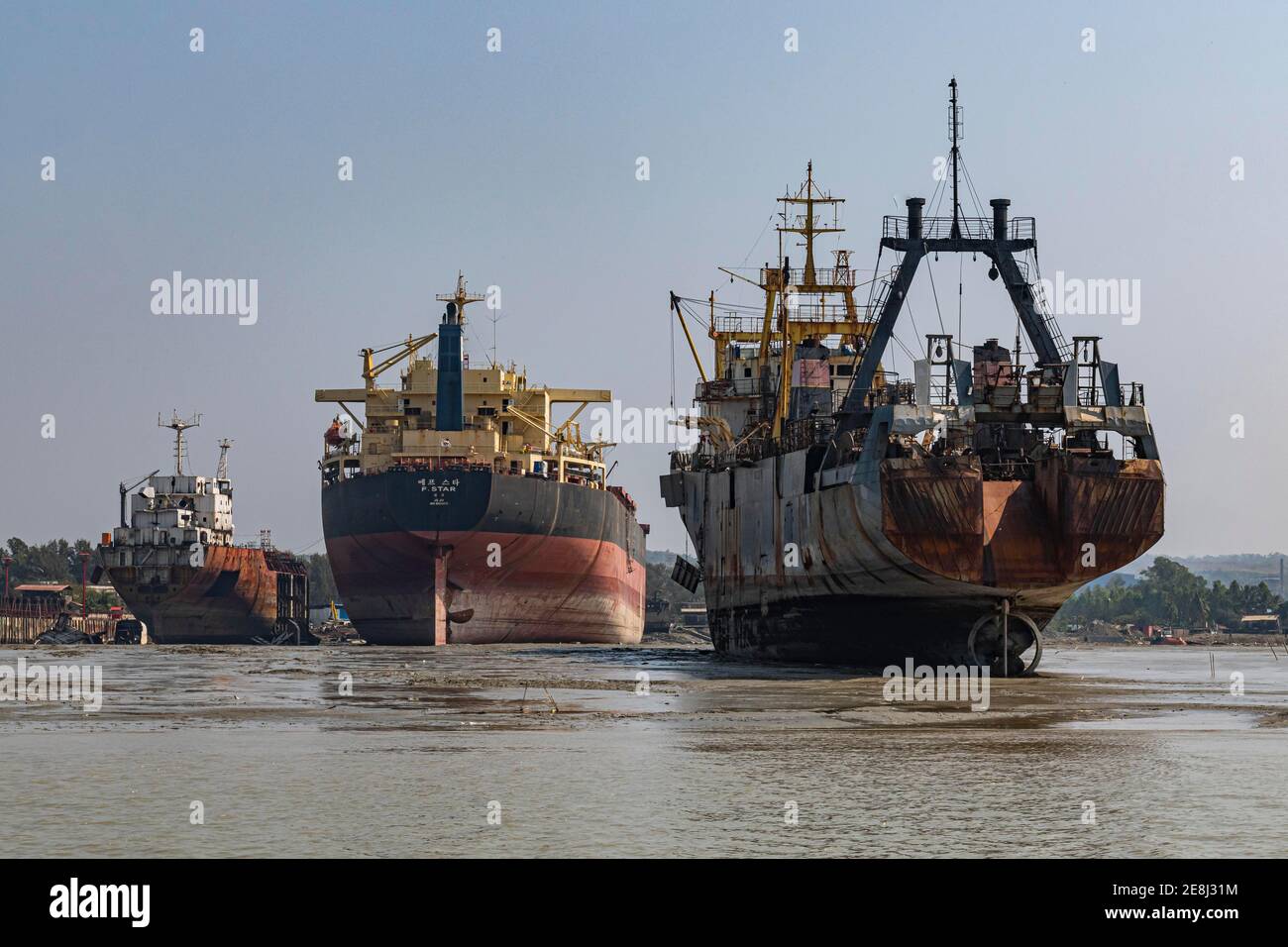 Ship scrap yard hi-res stock photography and images - Alamy