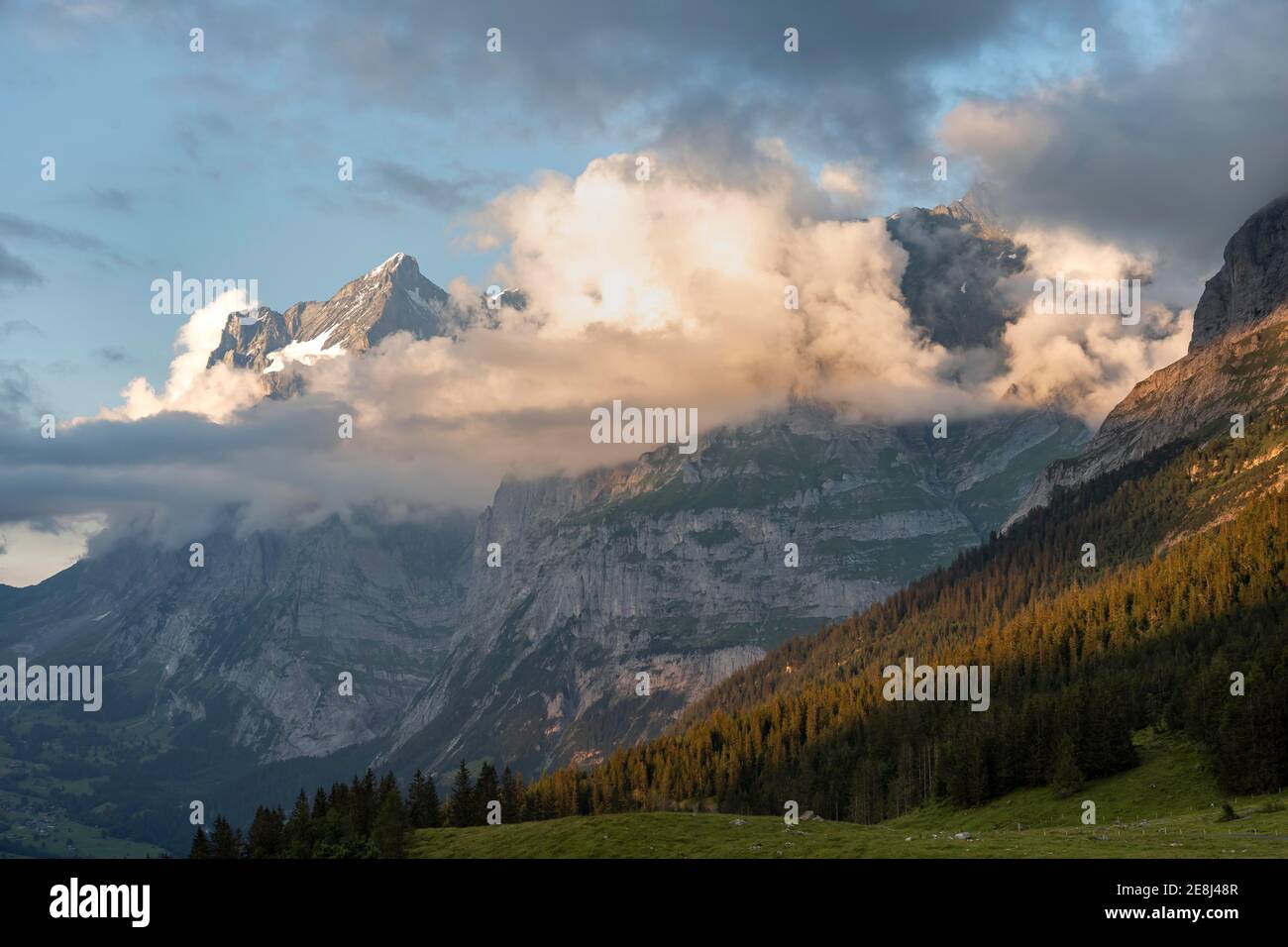View from Pfingstegg, clouds around the gifel of Chrinnenhorn and ...