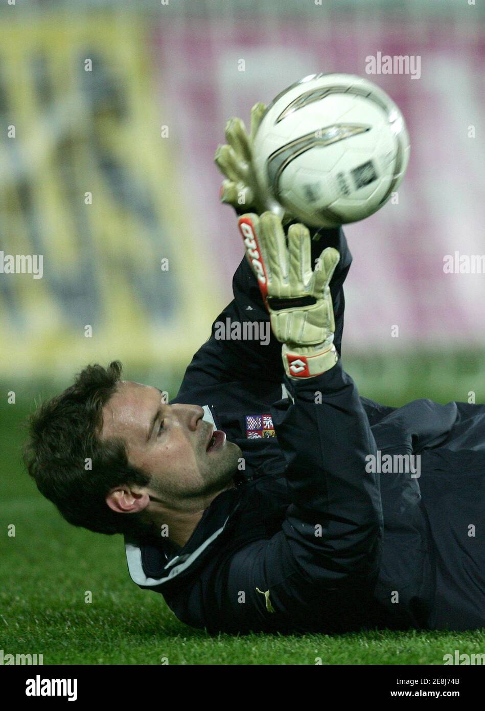 Petr cech chelsea 2005 hi-res stock photography and images - Alamy